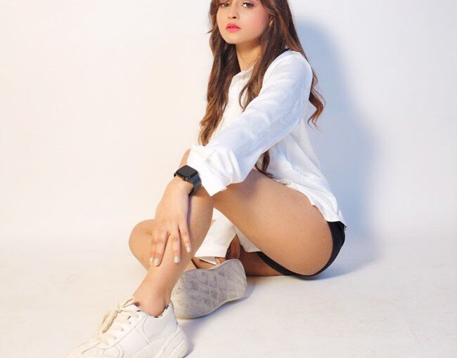 Bhavya Singh Flaunts Her Legs