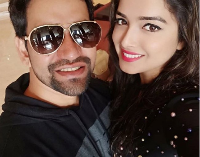Bhojpuri Bombshell Amrapali Dubey And Superstar Dinesh Lal Yadav