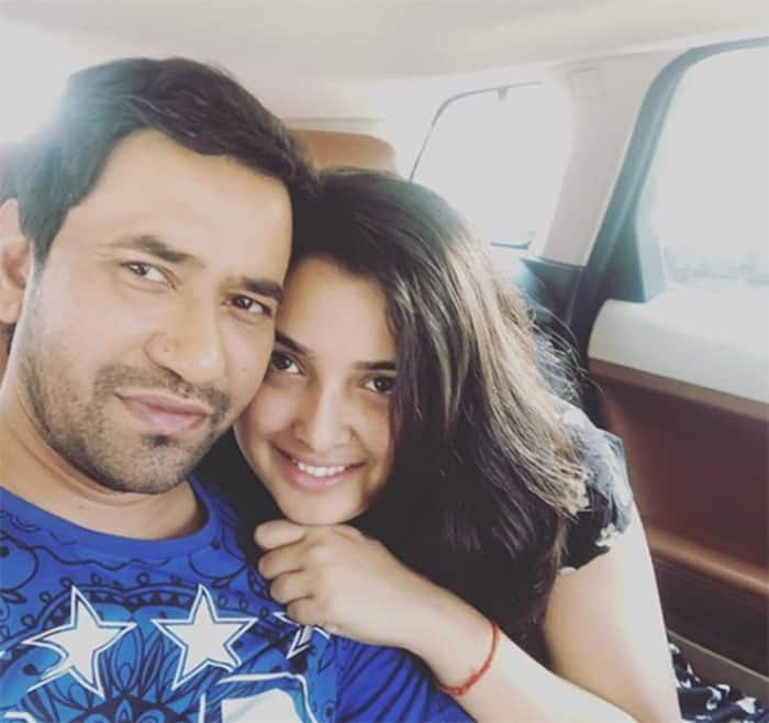 In Pics: Bhojpuri Bombshell Amrapali Dubey And Superstar Dinesh Lal Yadav Looks Super Cute Together