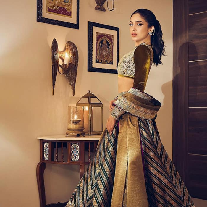 Bhumi Pednekar Amps up The Ethnic Glam in Stunning Golden Lehenga With ...