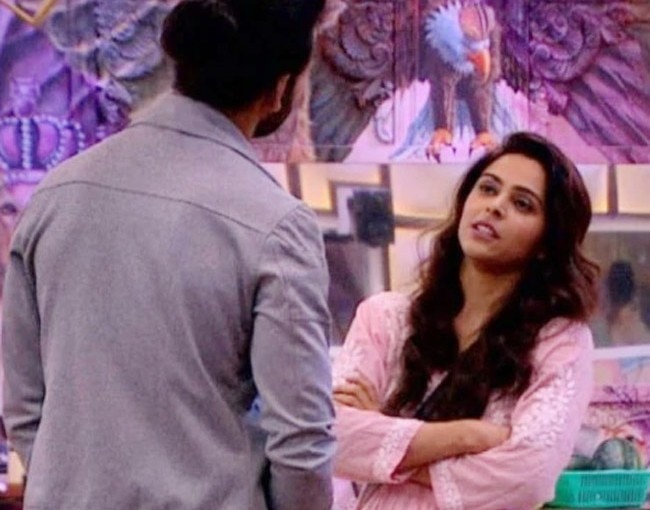 Bigg Boss 13: Madhurima Tuli Vishal Aditya Singh’s Frying Pan Fight