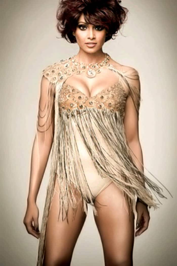 Bipasha Basu looks super hot in this picture