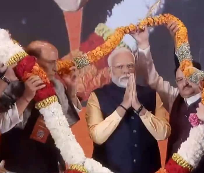 BJP National Convention 2024: PM Modi Felicitated By Party Leaders In ...