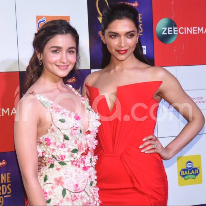 Alia and Deepika pose at reed carpet