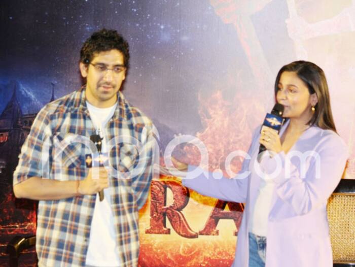 Alia Bhatt Flaunts Pregnancy Glow in Pretty Lavender Blazer And Comfy ...