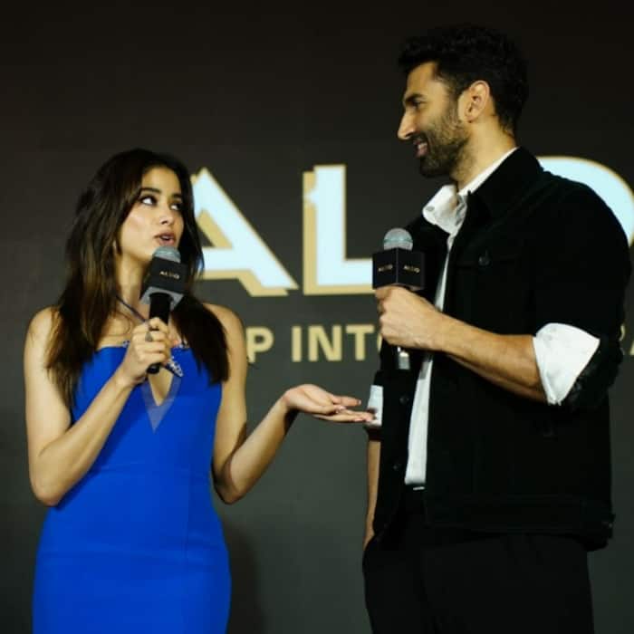 Can you see their chemistry? Janhvi Kapoor and Aditya Roy Kapur, you guys...