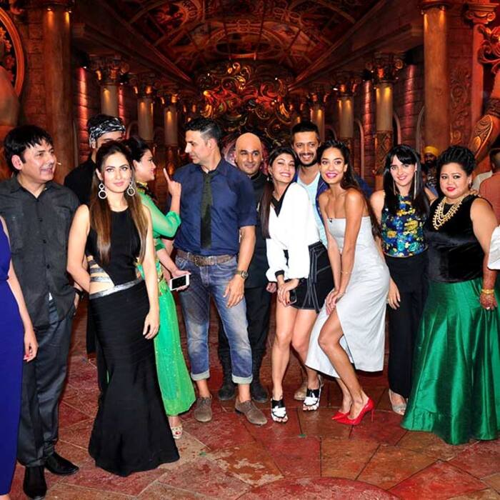 When stars of comedy movie ‘Housefull 3’ invaded ‘Comedy Nights Bachao ...