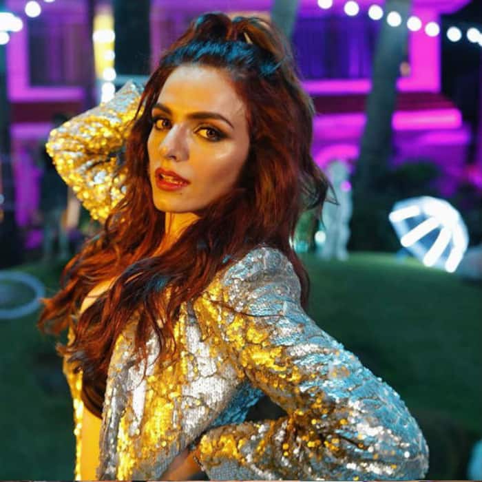 Singer Duo Sukriti & Prakriti Kakar Bring 'Mafiyaan', Their New Track ...