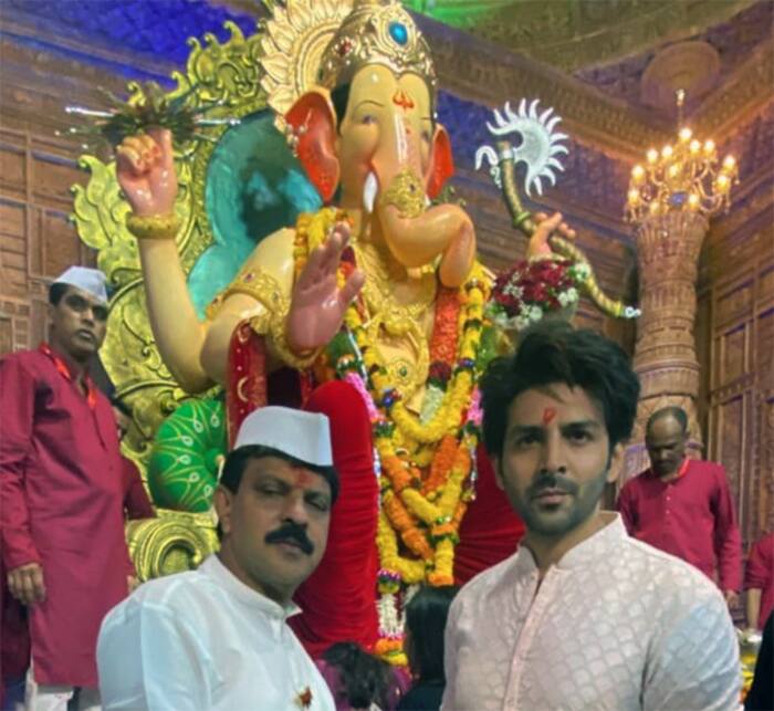Ganpatti Bappa Morya! Devotees Welcome Lord Ganesha Home As Ganeshotsav ...