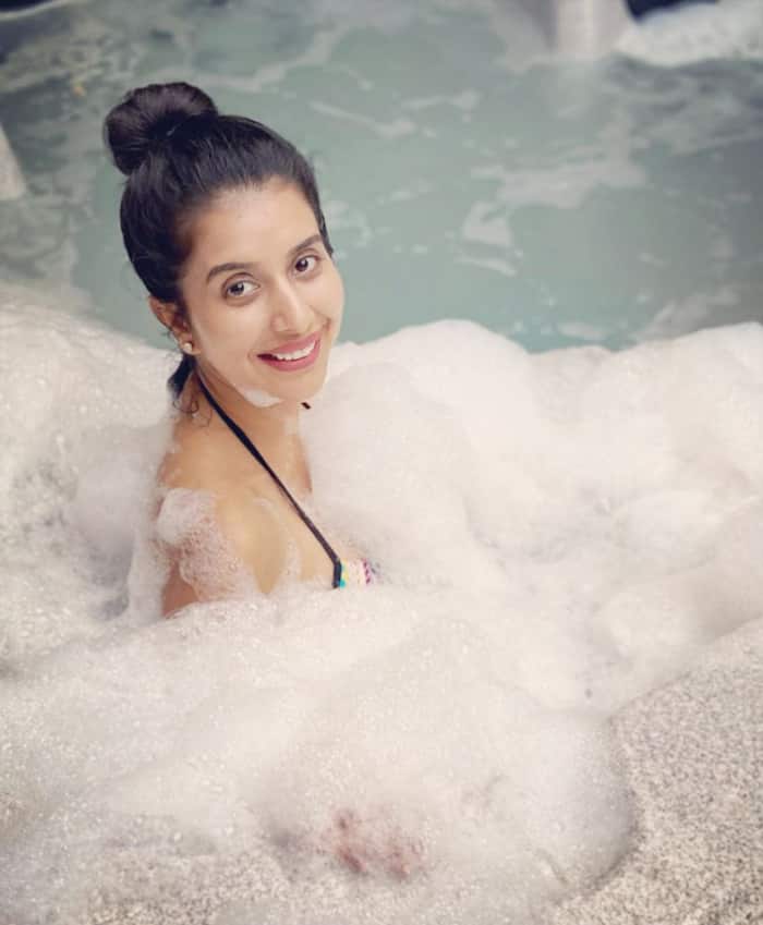 Charu Asopa flaunts hot dance moves in denim shorts