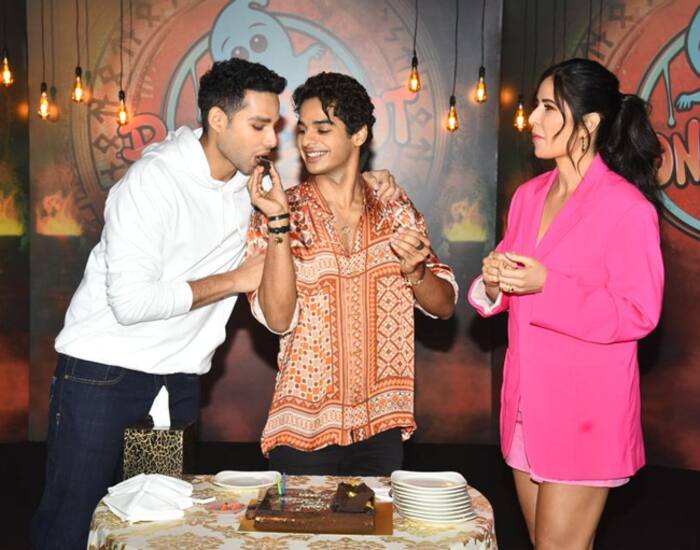 Ishaan Khatter Cuts His Birthday Cake With Phone Bhoot Friends Katrina Kaif And Siddhant ...