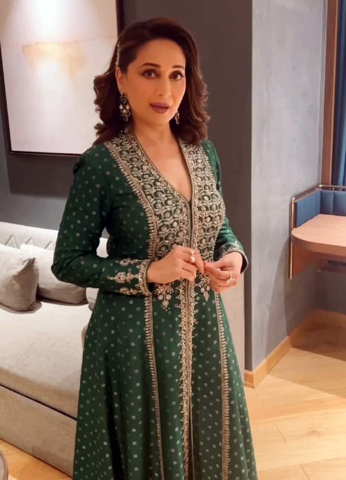 'Maar Daala!' Madhuri Dixit Stuns in Green Anarkali, Fans Say 'Hum pe ...