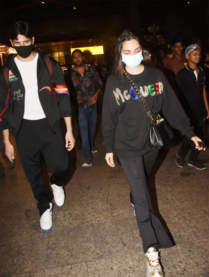 Kiara Advani and Sidharth Malhotra get clicked together as they return ...