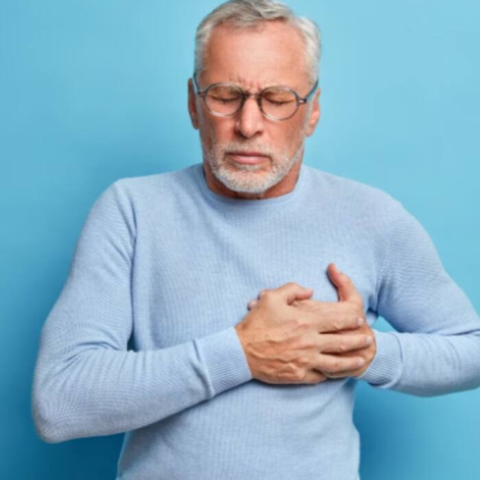 Heart attack symptoms: 7 warning signs that may appear a month before