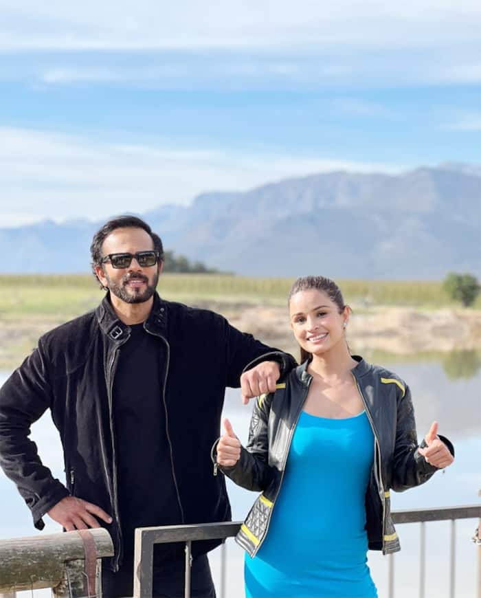 Khatron Ke Khiladi 12 Contestant Chetna Pande Stuns In Little Blue ...