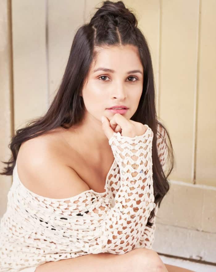 Chetna Pande Wows The Netizens With Her Sexy Photos