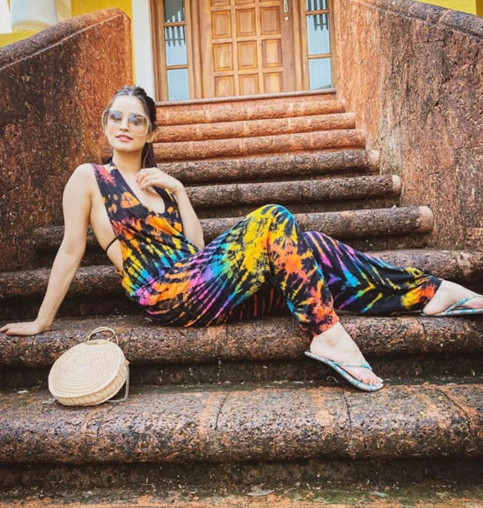 Chetna Pandey Stuns in Pink Bikini