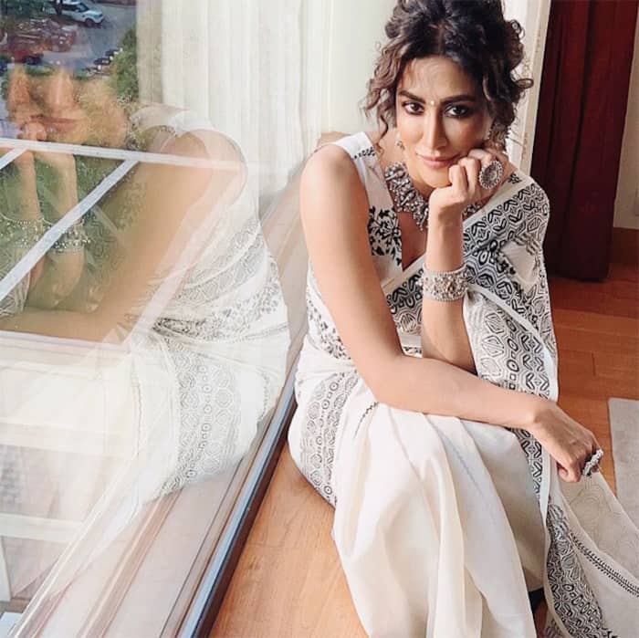 Chitrangada Singh Sets The Temperature Soaring in Glamorous Saree - See ...