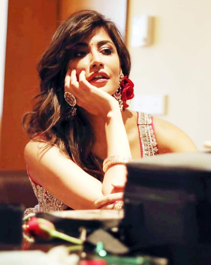 Chitrangda Singh Dazzles Hard in Sparkly Red Bridal Lehenga, Don't Miss ...