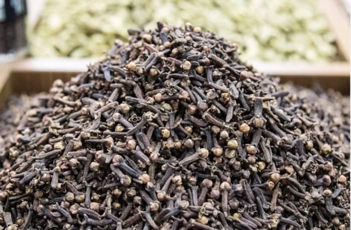 Health Benefits of Cloves: Here is How Eating This Spice Improves Your ...