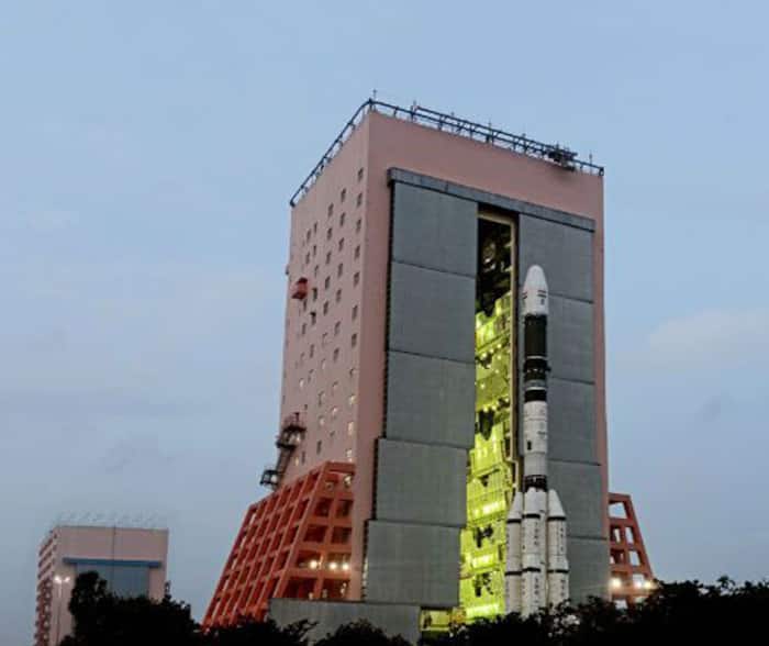 Mumbai: Fire Breaks Out at Slum in Matunga; Fire Fighting Operations ...