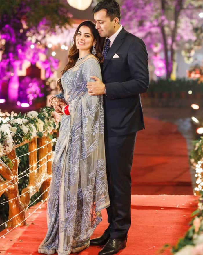 Newly Wed Shraddha Arya Looks Radiant In Romantic Pictures With Hubby ...