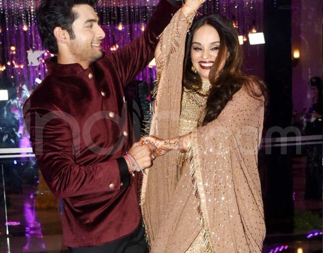 Couple looked stunning