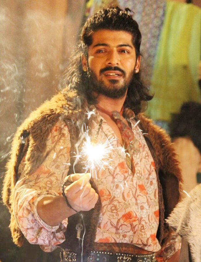 Sheezan Khan's sister Falaq Naaz breaks down