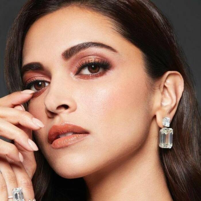 Celeb-inspired eye makeup looks to shine this Navratri