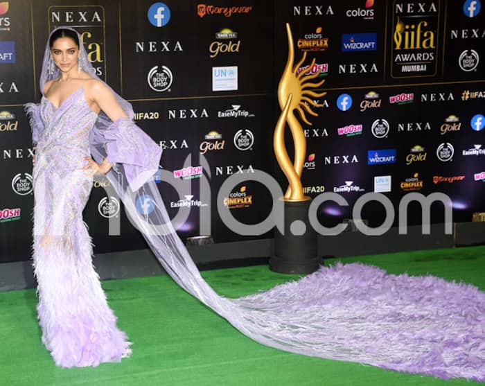IIFA 2019: Deepika Padukone’s Strapless Purple Outfit a Downer?