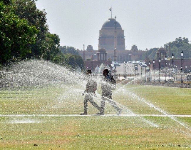 Delhi Swelters Under Extreme Heat As Mercury Breaches 45 Deg C Mark- IN PICS