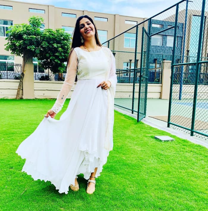 Sapna Choudhary Flaunts Sexy Thumkas on Teri Aakhya Ka Yo Kajal