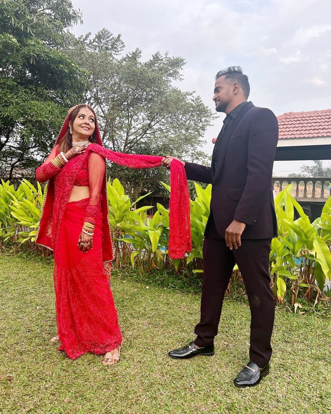 Devoleena Bhattacharjee Shares Wedding Pics With Her Dulha - Shonu, Who ...