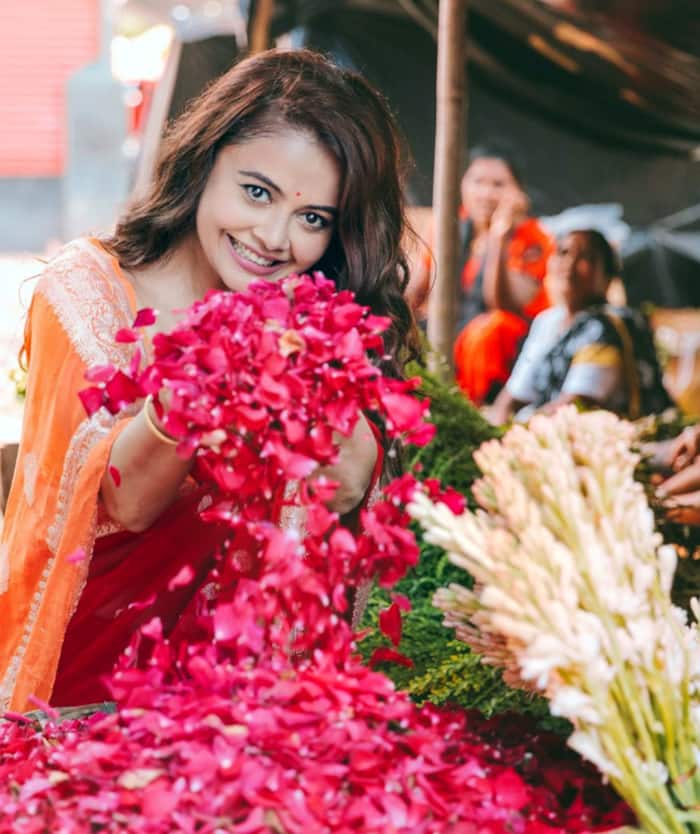 Devoleena Bhattacharjee Looks Ravishing In Sheer Red Saree As She Poses ...