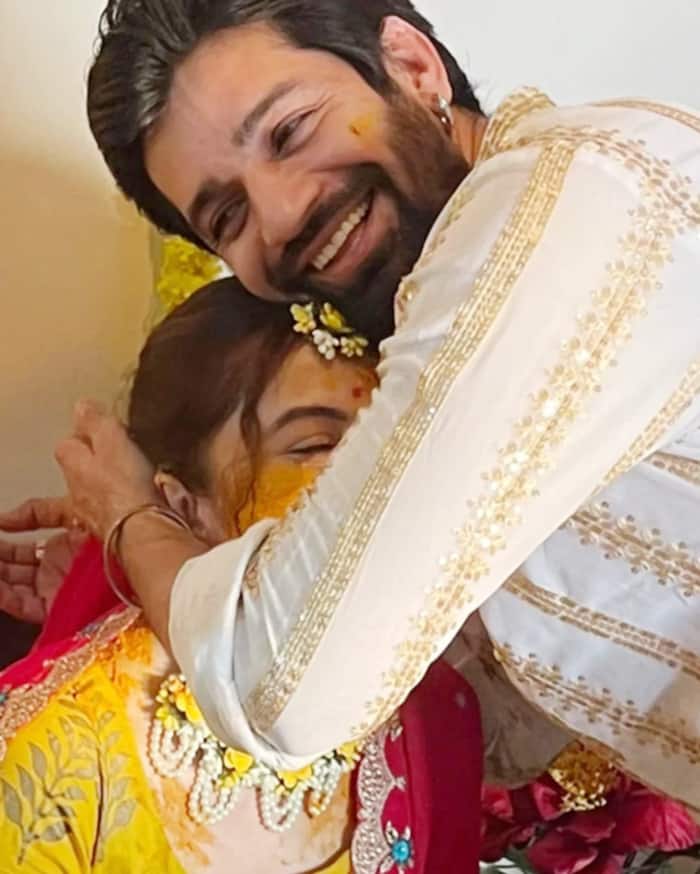 Devoleena Bhattacharjee Shares Wedding Pics With Her Dulha - Shonu, Who ...