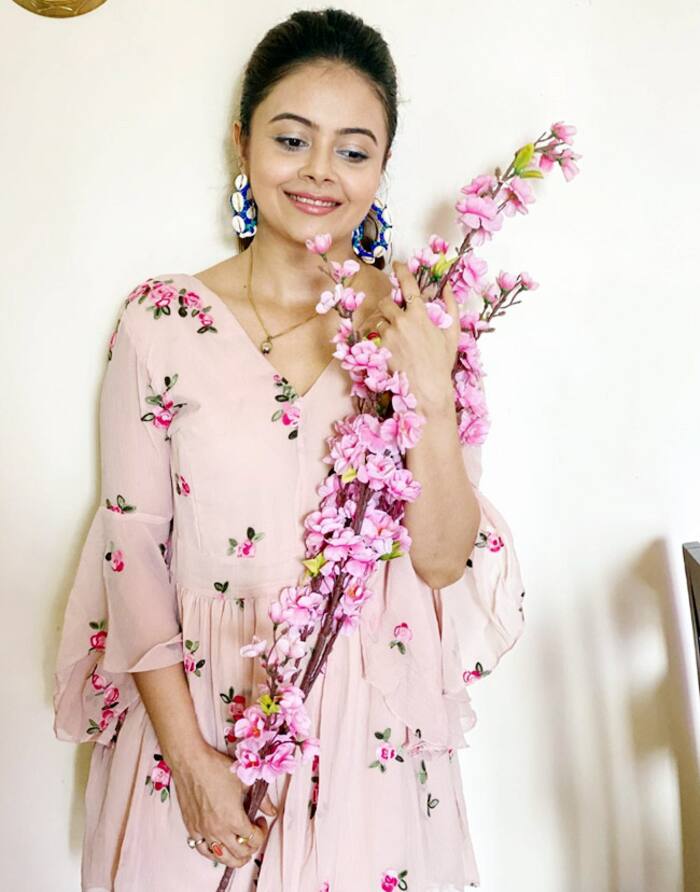 Devoleena's hot in Red suit