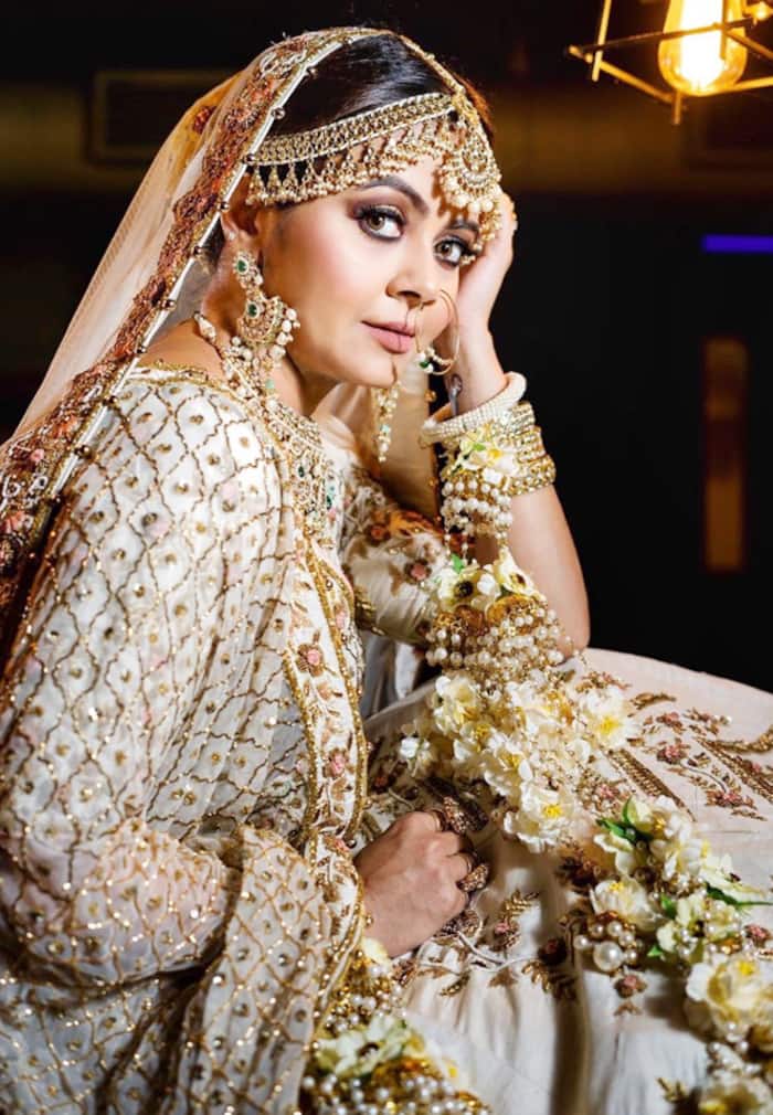 Devoleena Bhattacharjee looks ethereal in a white lehenga