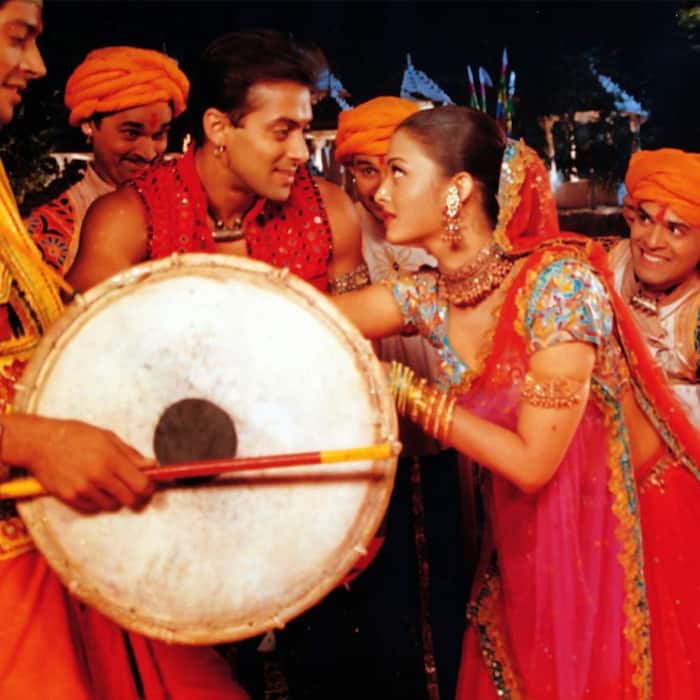 Navratri 2017: Best Dandiya tracks you can enjoy Navratri nights with!