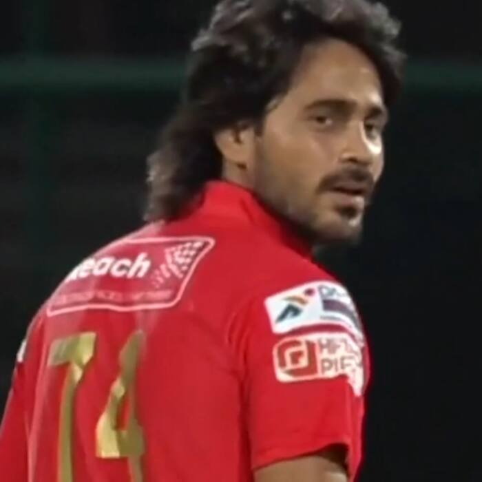 IPL bad-boy at it again, LSG star's sledge backfires as batter hits two ...