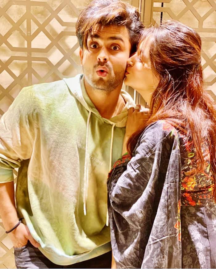 Lockdown Lover Dipika Kakar & Shoaib Ibrahim Give Major Goals in These Viral Photos