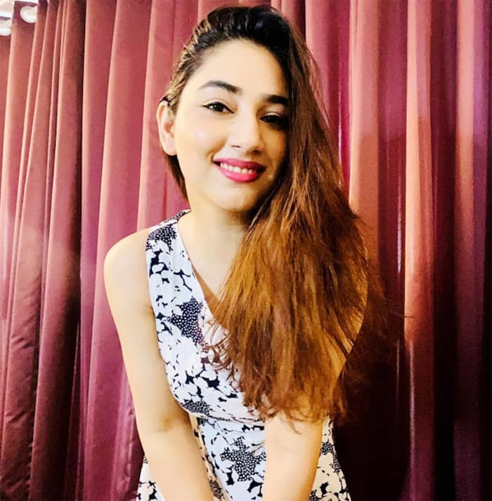 Disha Parmar Pouts In New Pictures, Fans Ask 'Aap Itne Cute Kyu Ho?'