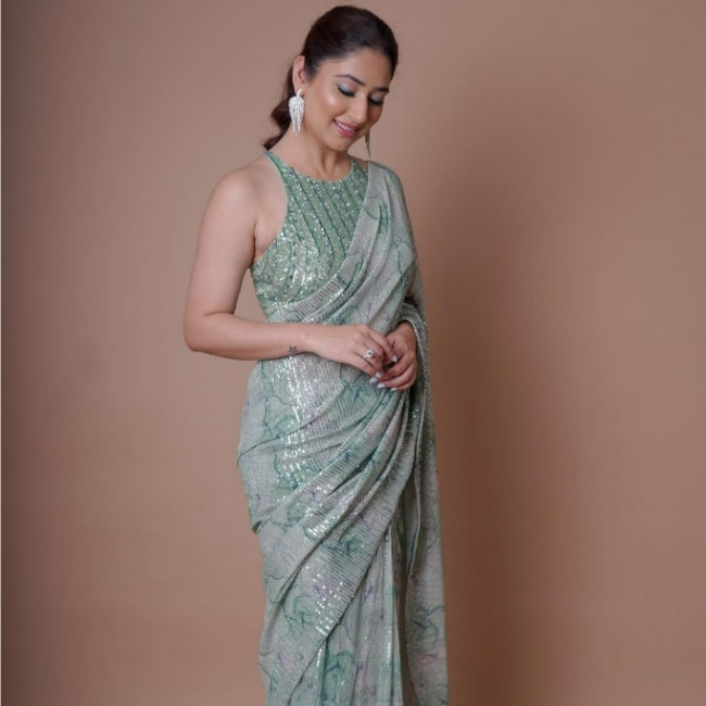 Disha Parmar Looks Graceful Beyond Words in Green Sequinned Saree With ...