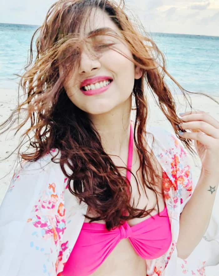 Disha Parmar Sets Temperature Soaring