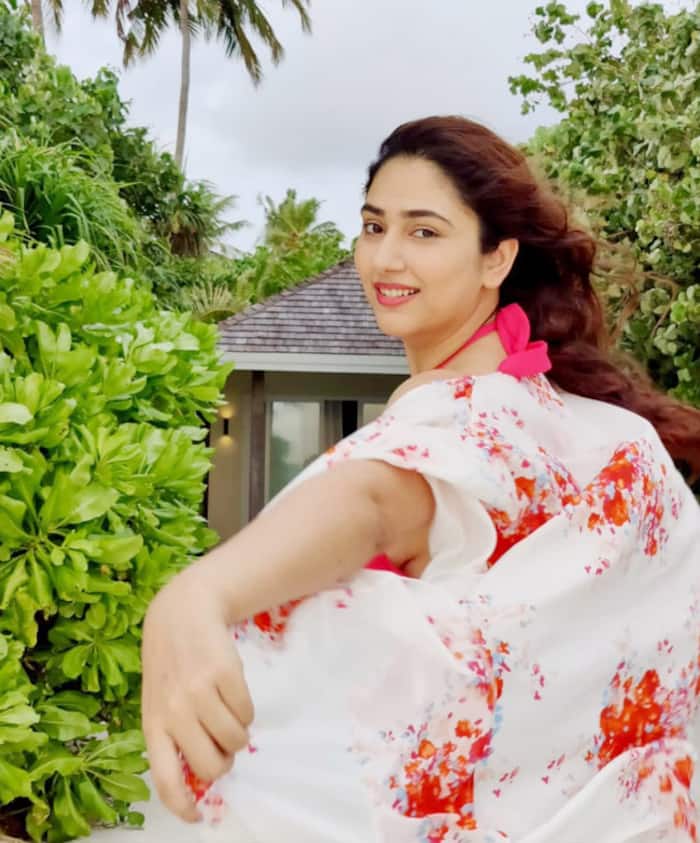 Disha Parmar Sets Temperature Soaring