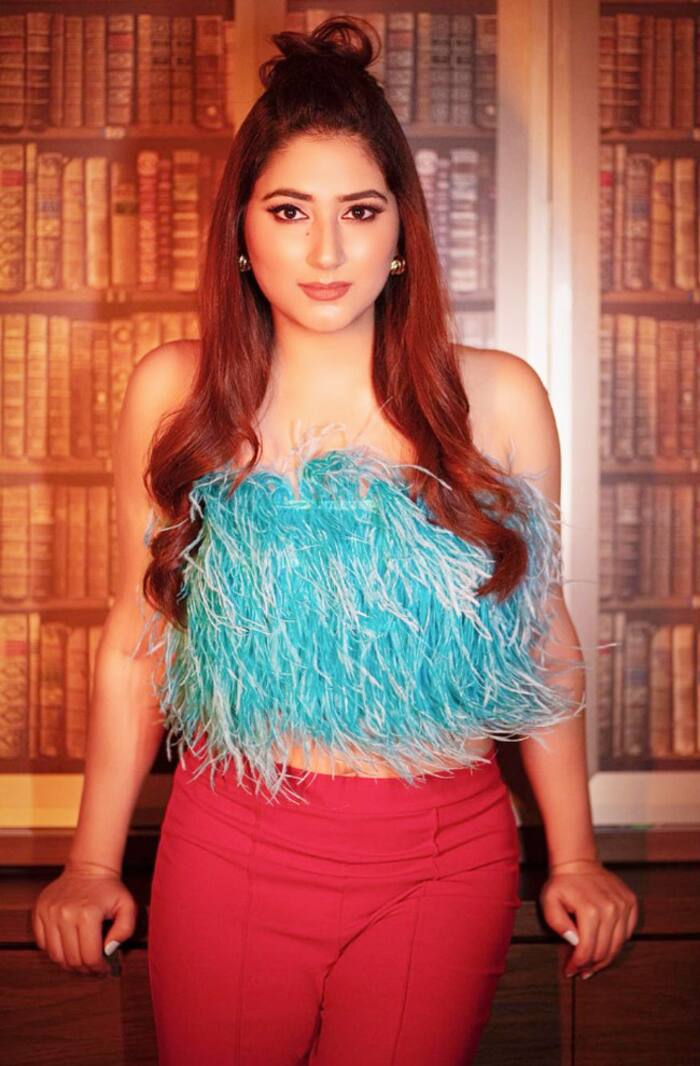 Ufff! Disha Parmar Stuns In Strapless Fur Top and Fans Cannot Take Eyes Off