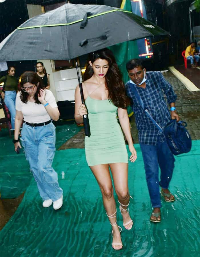 Disha Patani Flaunts Envious Figure in a Green Bodycon Dress as She ...