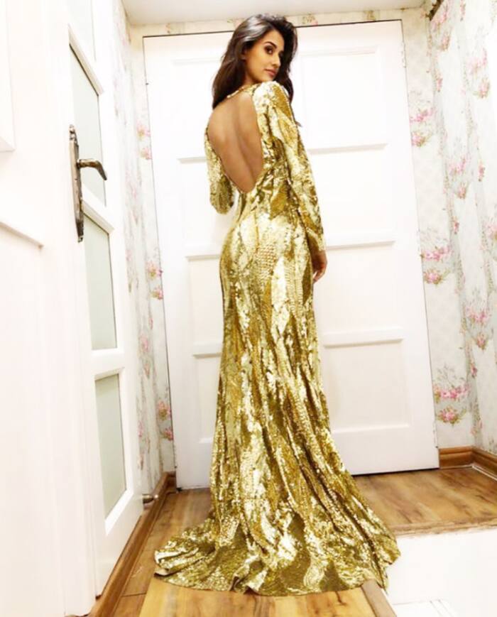 What about that sexy red gown that Disha Patani wears!