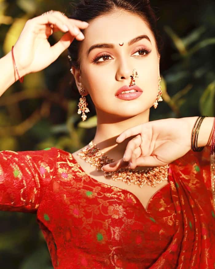 Divya Agarwal Turns Into A Traditional Marathi Mulgi For Ganesh ...