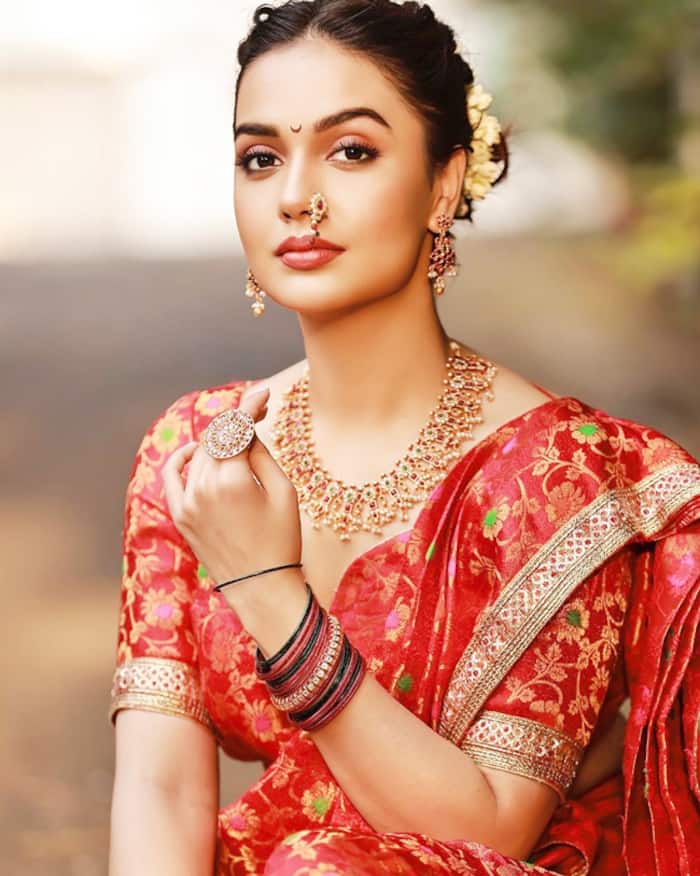 Divya Agarwal Turns Into A Traditional Marathi Mulgi For Ganesh ...