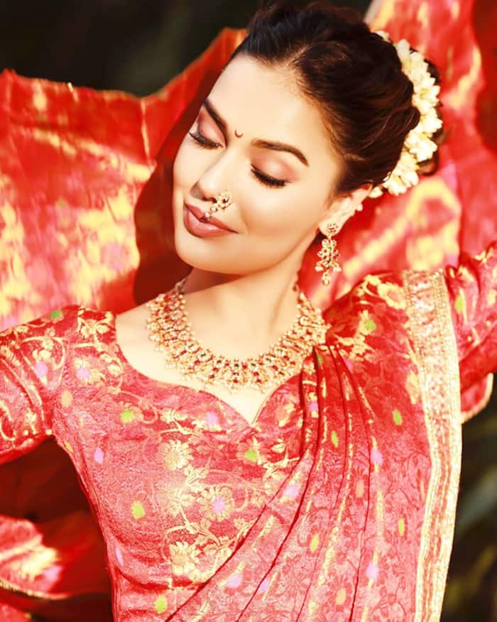 Divya Agarwal Turns Into A Traditional Marathi Mulgi For Ganesh ...